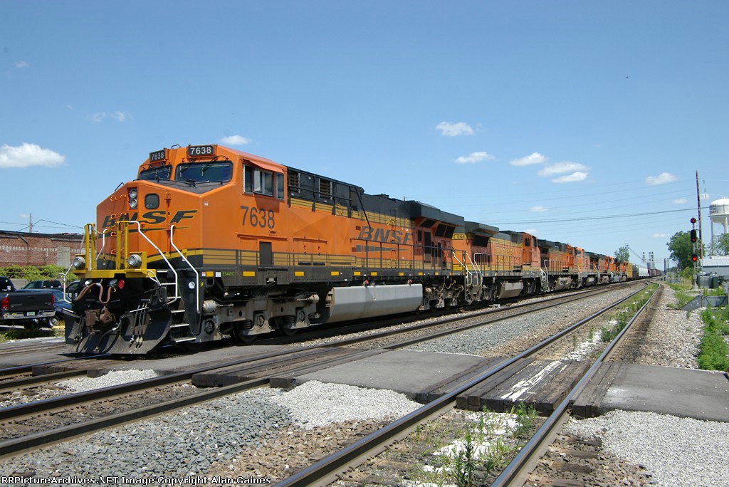 BNSF ES44DC 7638